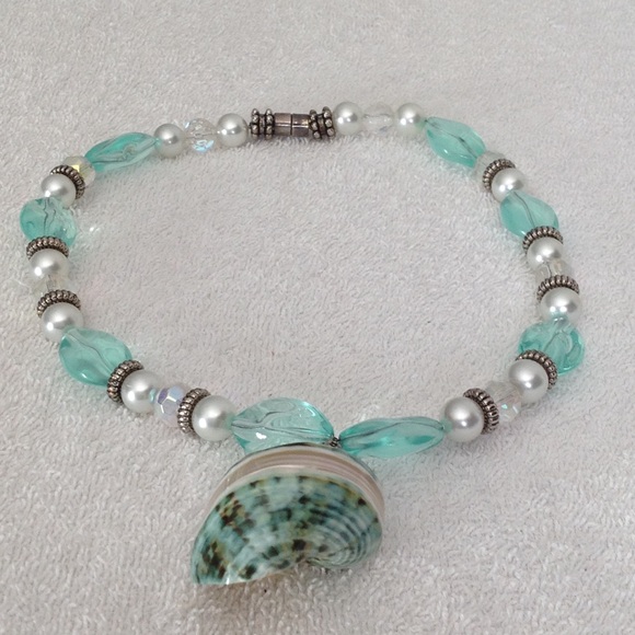 Jewelry | Vintage Clear Green Acrylic With Green Shell Neckl | Poshmark